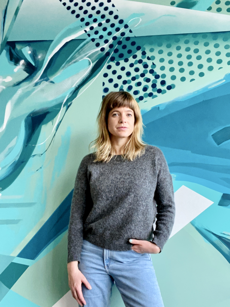 Amazon Office MUC1 - Julia Benz - Artist